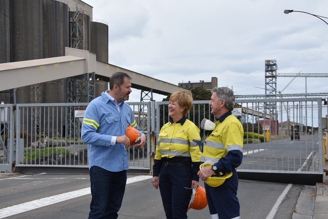 Minister visits Portland following big aluminium investment | Hamilton ...