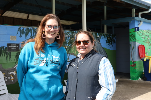 Macarthur pool celebrates end of season | Hamilton Spectator