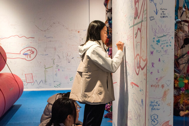 Gallery hosts International tour | Hamilton Spectator